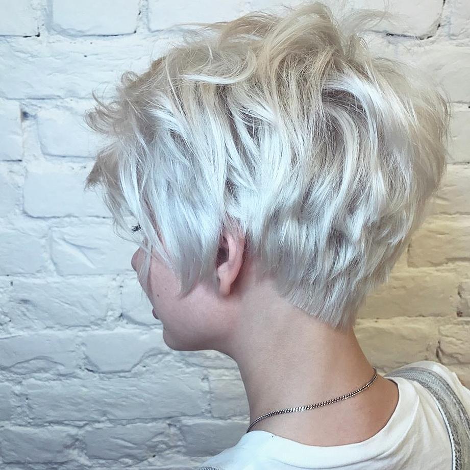 10 Latest Short Haircut For Fine Hair 2021 And Stylish Short Hair Color