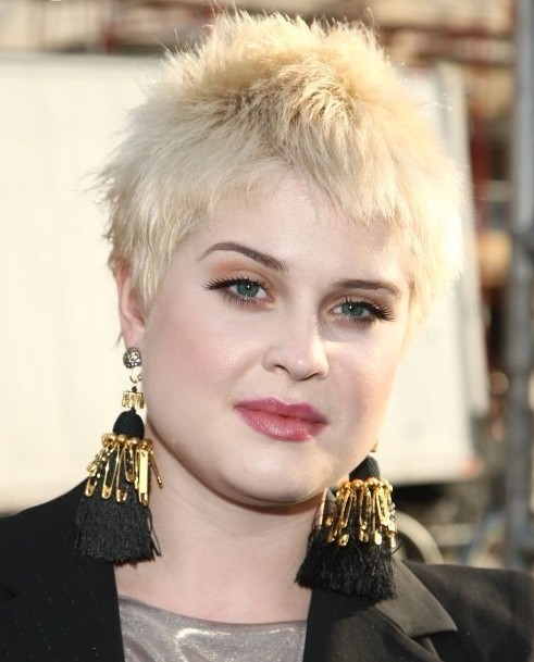 15 Kelly Osbourne Hairstyles - PoP Haircuts