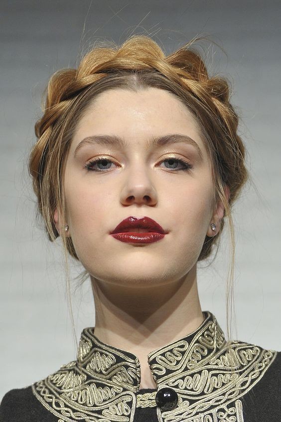 18 Cute And Comfortable Milkmaid Braid Designs - PoP Haircuts