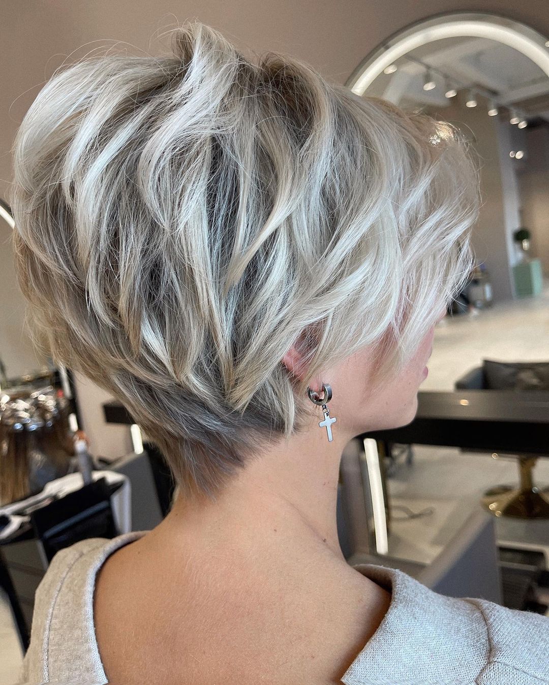 10 Short Layered Hairstyles for Thick Hair - Introducing Shaggy Chic ...